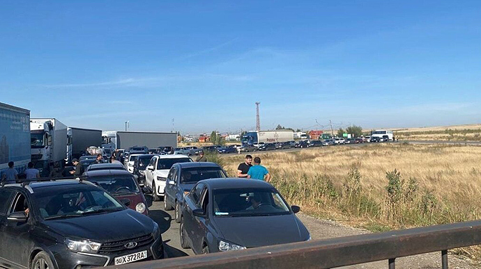 Almost 100,000 Russians escaped to Kazakhstan over past week ...