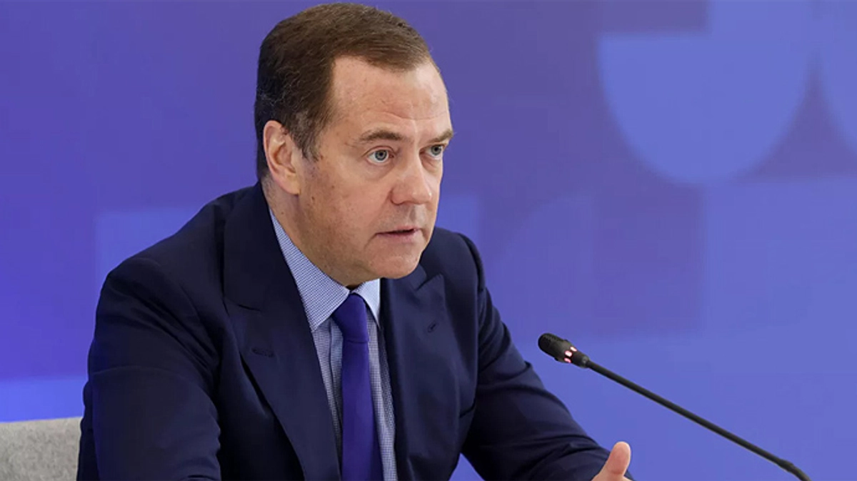 Medvedev threatens Israel: helping Kyiv will destroy relations with ...