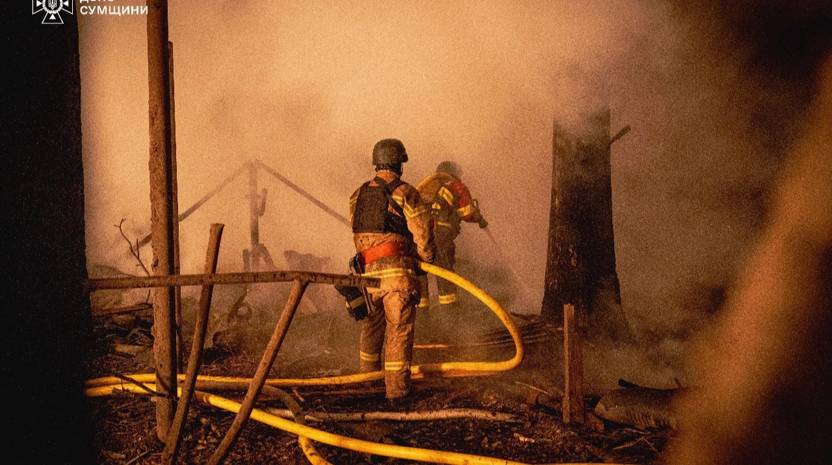 Large-scale fire breaks out after Russian strike near Sumy | Ukrainska ...