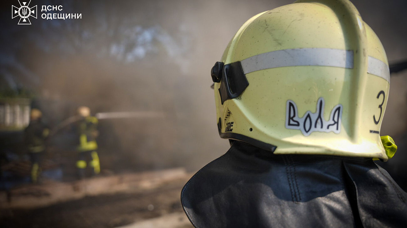 Ukrainian air defence downs eight targets over Khmelnytskyi Oblast, two houses on fire and man ...