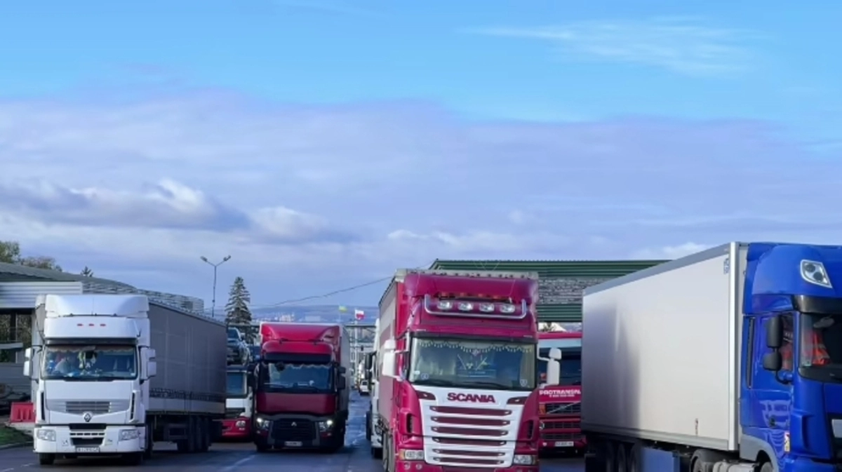 3 checkpoints blocked on border with Poland, over 4,000 lorries in ...