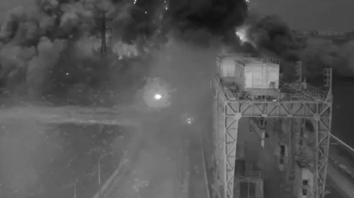 Kremlin-aligned media posts video of bridge explosion at Kakhovka ...
