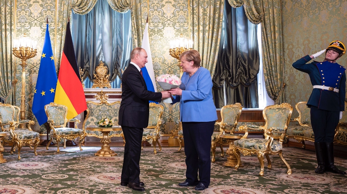 Angela Merkel recalls Putin's fear of Ukraine joining NATO | Ukrainska ...