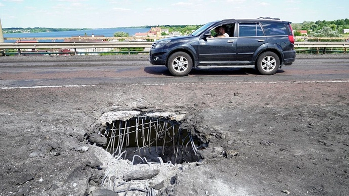 Occupiers stop restorations on Antonivka bridge – Russian media ...
