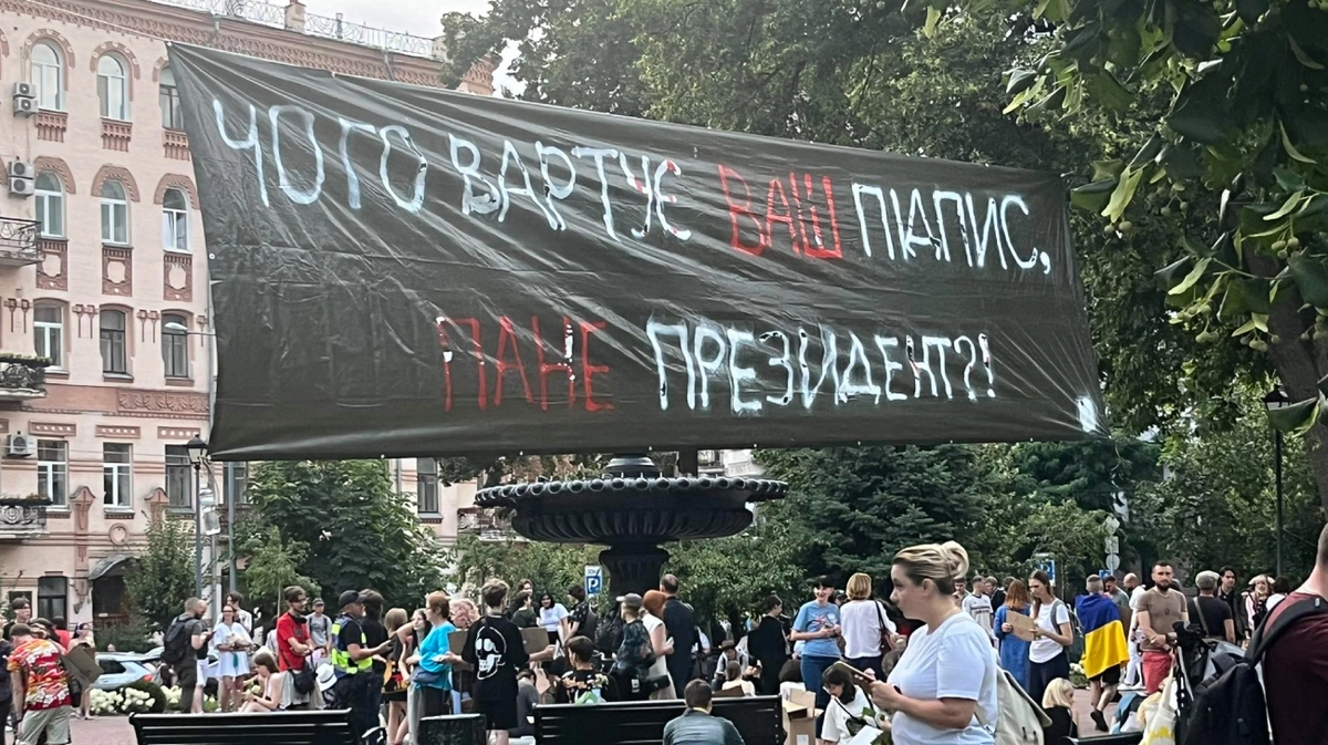Ukrainians protest against law restricting anti-corruption agencies for ...