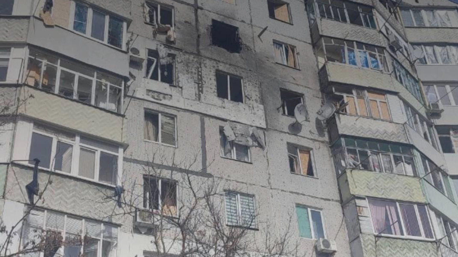 Apartment blocks directly hit in Russian morning attack on Kherson ...