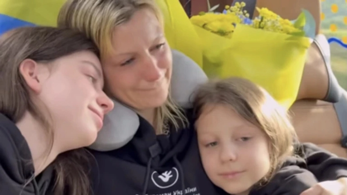 Ukrainian civilian woman reunites with her two daughters after six ...