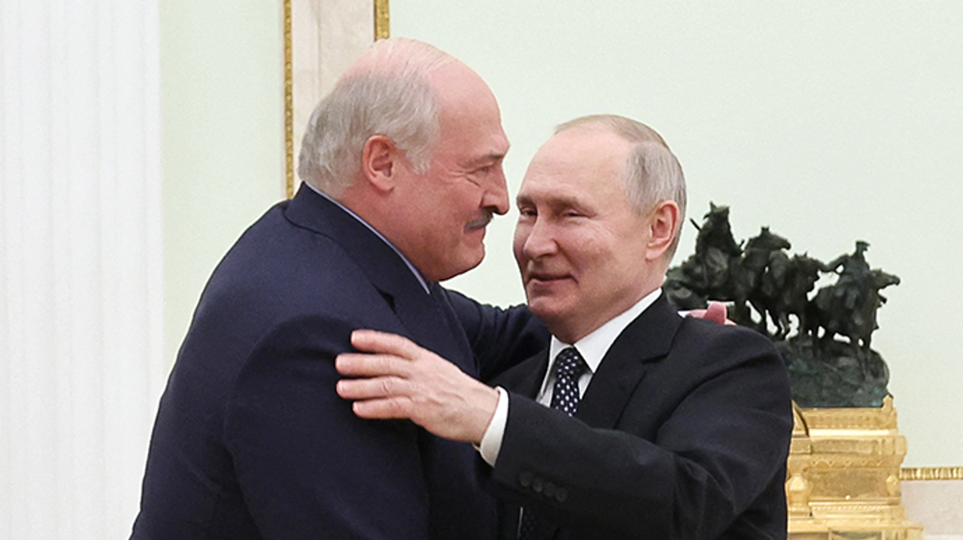 Lukashenko arrives in Russia to attend Victory Day parade | Ukrainska ...