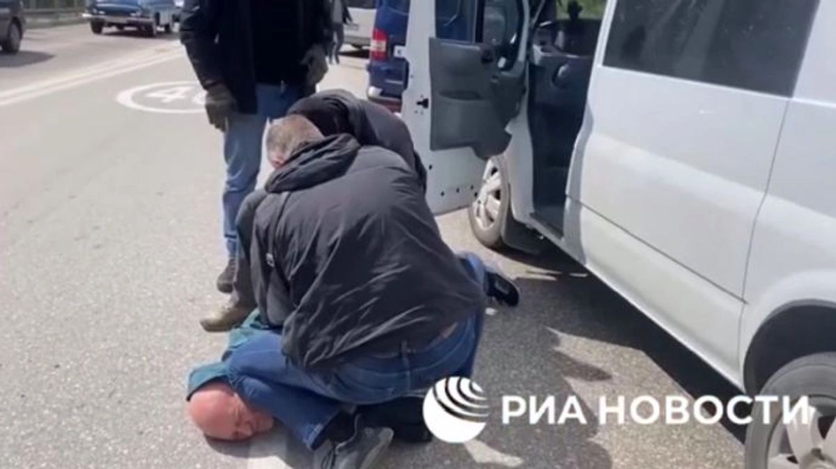 Russian FSB claims it captured "agents" planning "terrorist attacks" in ...