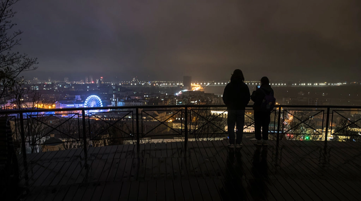Kyiv restores power to 100,000 families after Russian attack ...