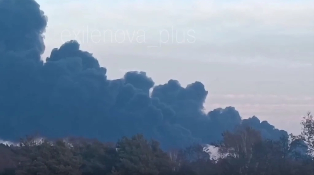 Oil tanks still burning in Russian port after drone attack | Ukrainska ...