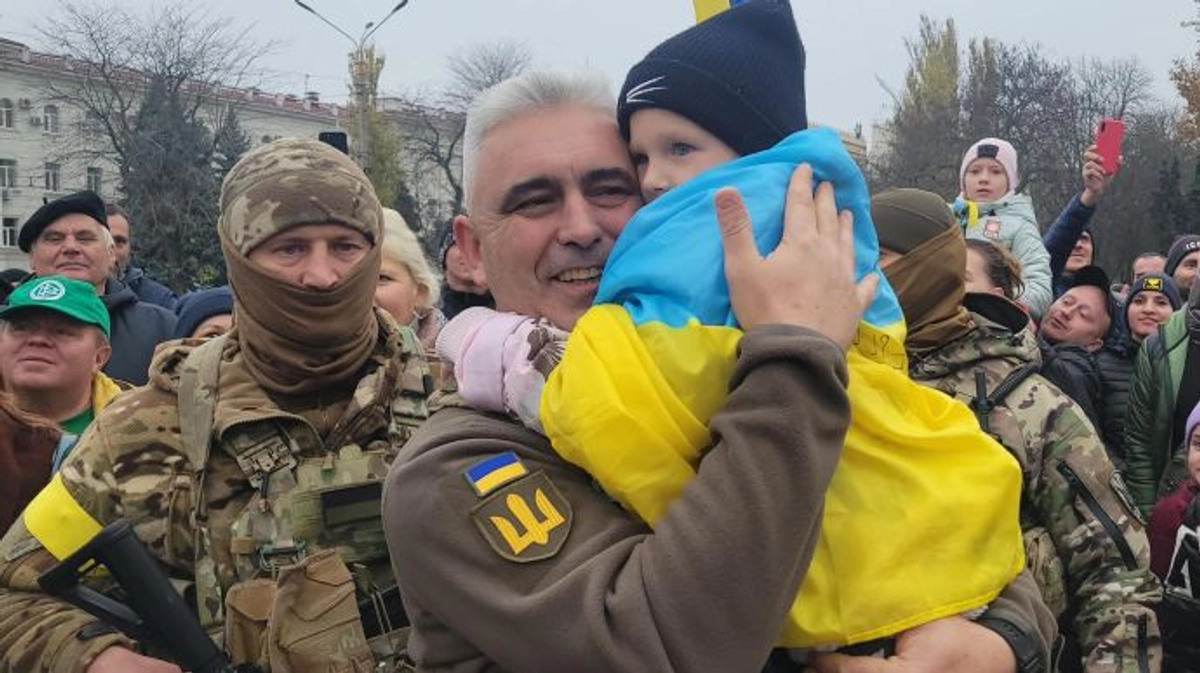 Commander of Operational Command Pivden (South) greeted in Kherson with ...