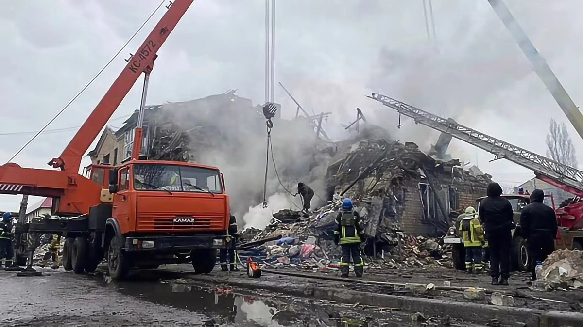 Russian attack on house in Novohrodivka: Body found under rubble ...