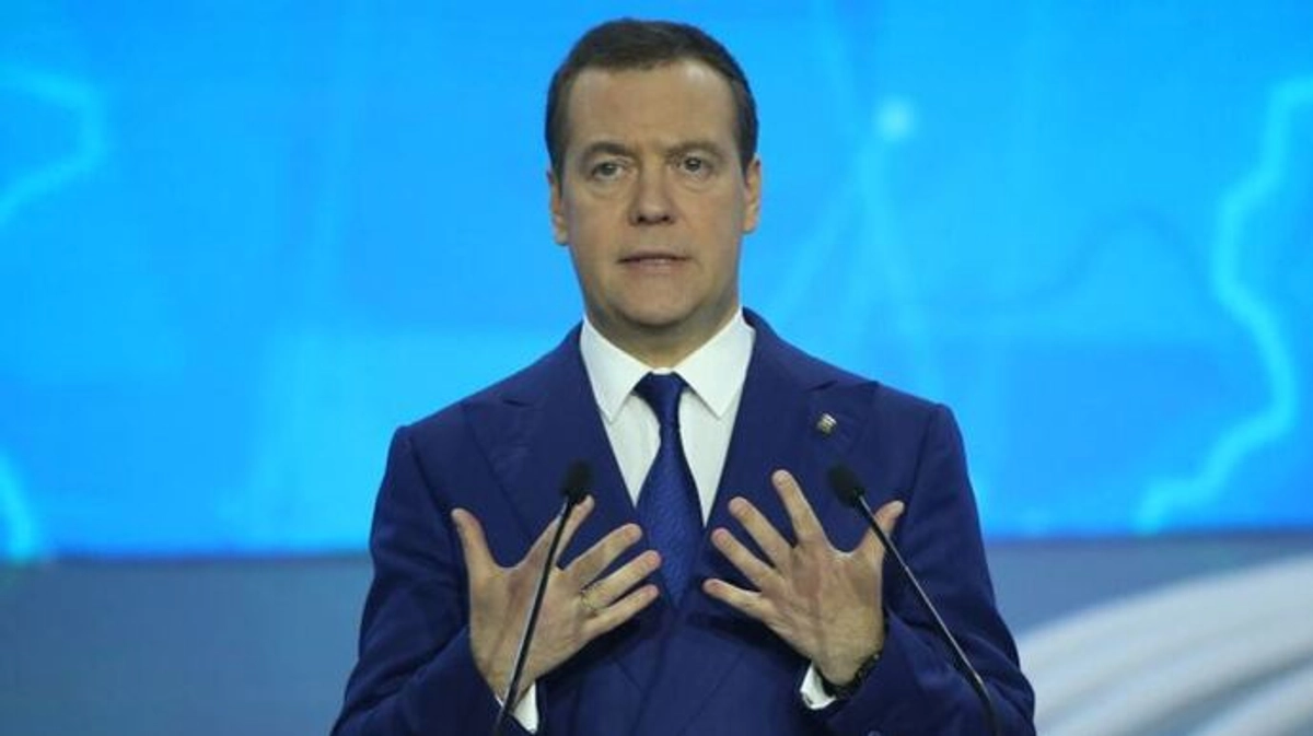 Medvedev threatens Ukraine with nuclear weapons for liberating its ...