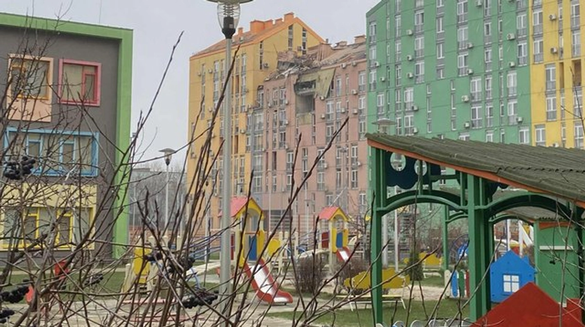 Russian strike damages housing complex in Kyiv | Ukrainska Pravda