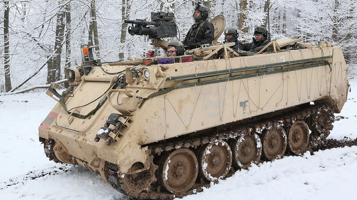 Spain says it will give Ukraine M113 armoured personnel carriers ...