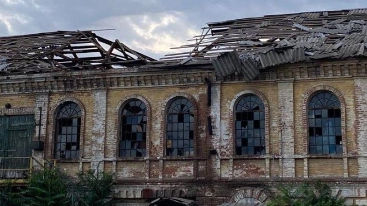 Russian invaders shell Nikopol district three times over night ...