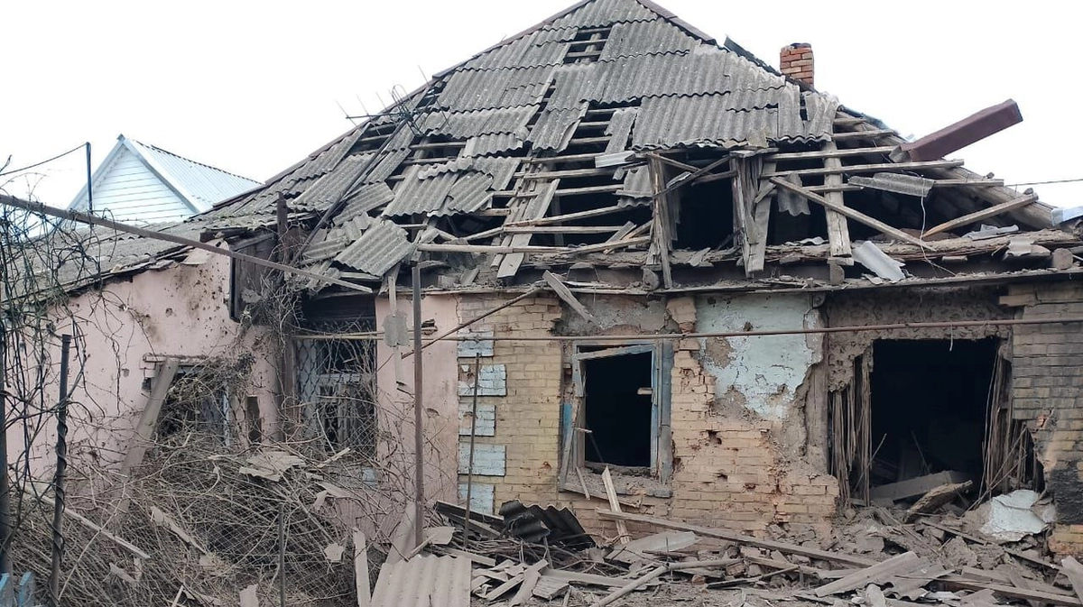 Russians strike Nikopol district over 30 times on 16 October, injuring ...