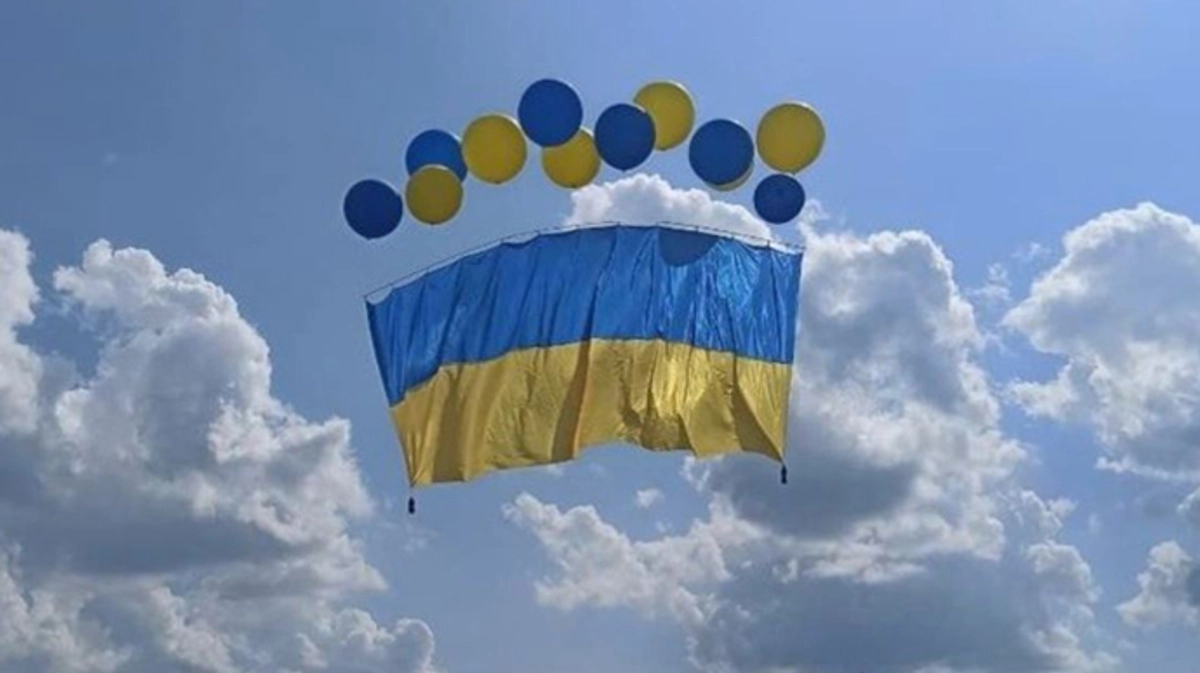 Ukrainian flag flies in sky over Donetsk, launched by Ukrainian ...