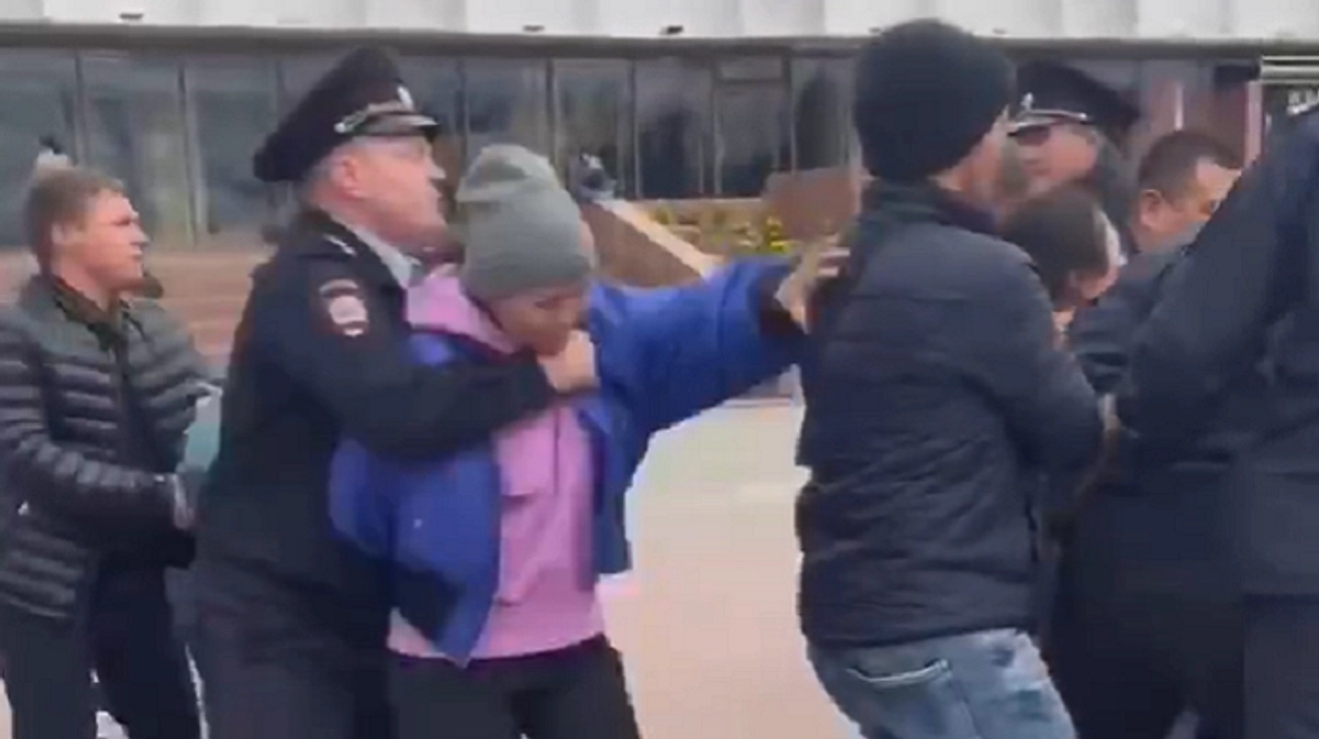 Protests against military draft resume in Siberia: 20 women detained in ...