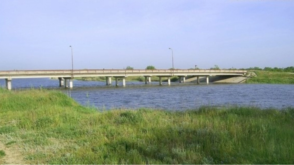 Russian authorities claim several bridges on the road to Crimea were ...